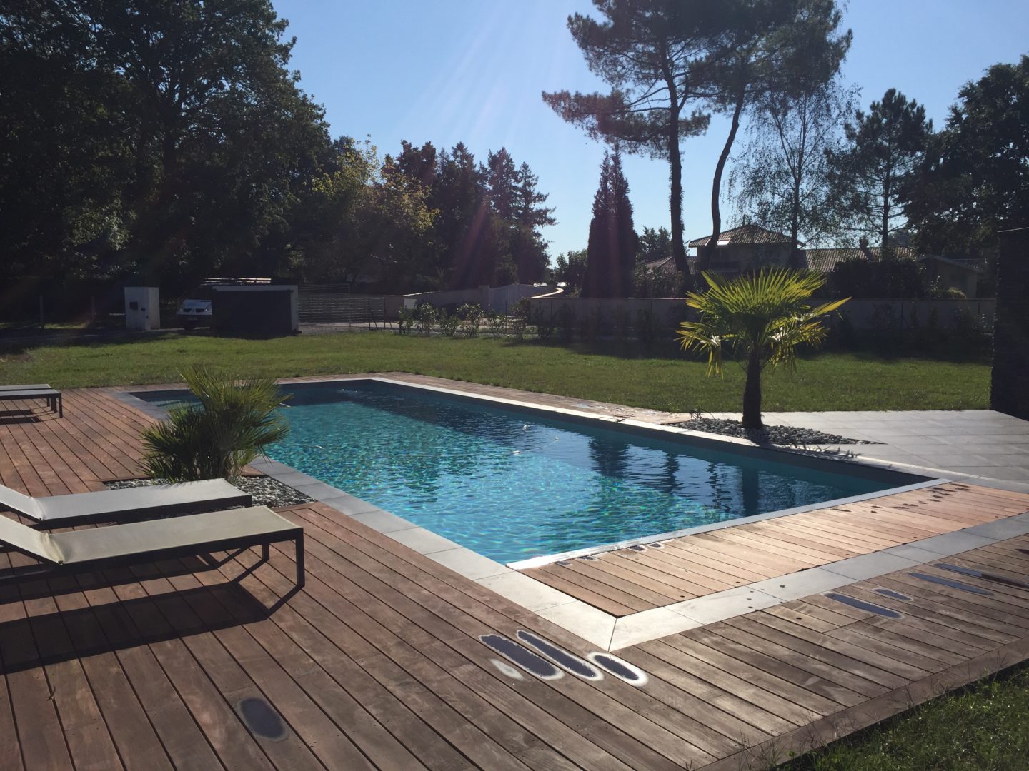 Piscine 12m x 4m50 – Terrasse bois – Volet roulant immergé – Lyneo Piscines